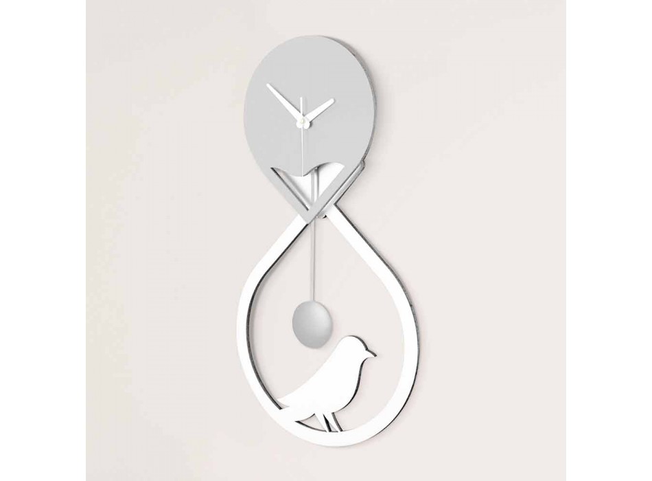 Pendeluhr in modernem Holz und farbenfrohem Design