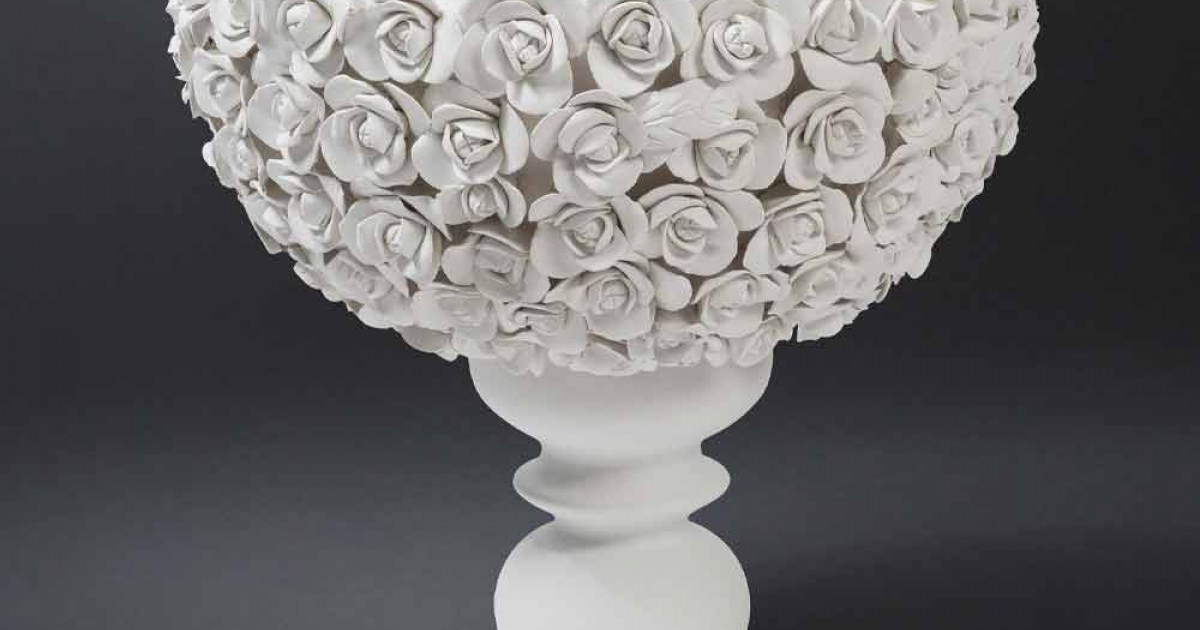 Weiße Keramikvase mit Dekoration, handgefertigt in Italien